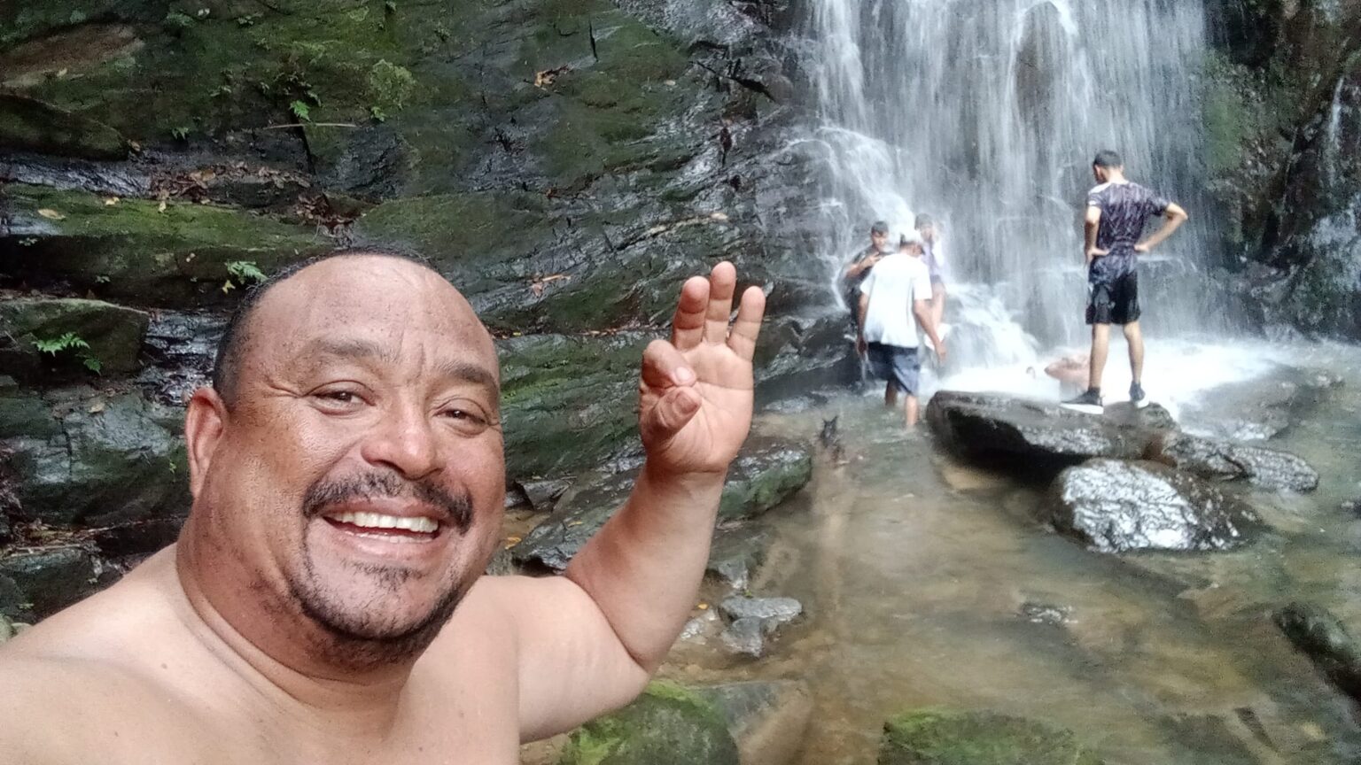 Guanaja – an island under the tropical sun – Bay Islands Magazine – BIM